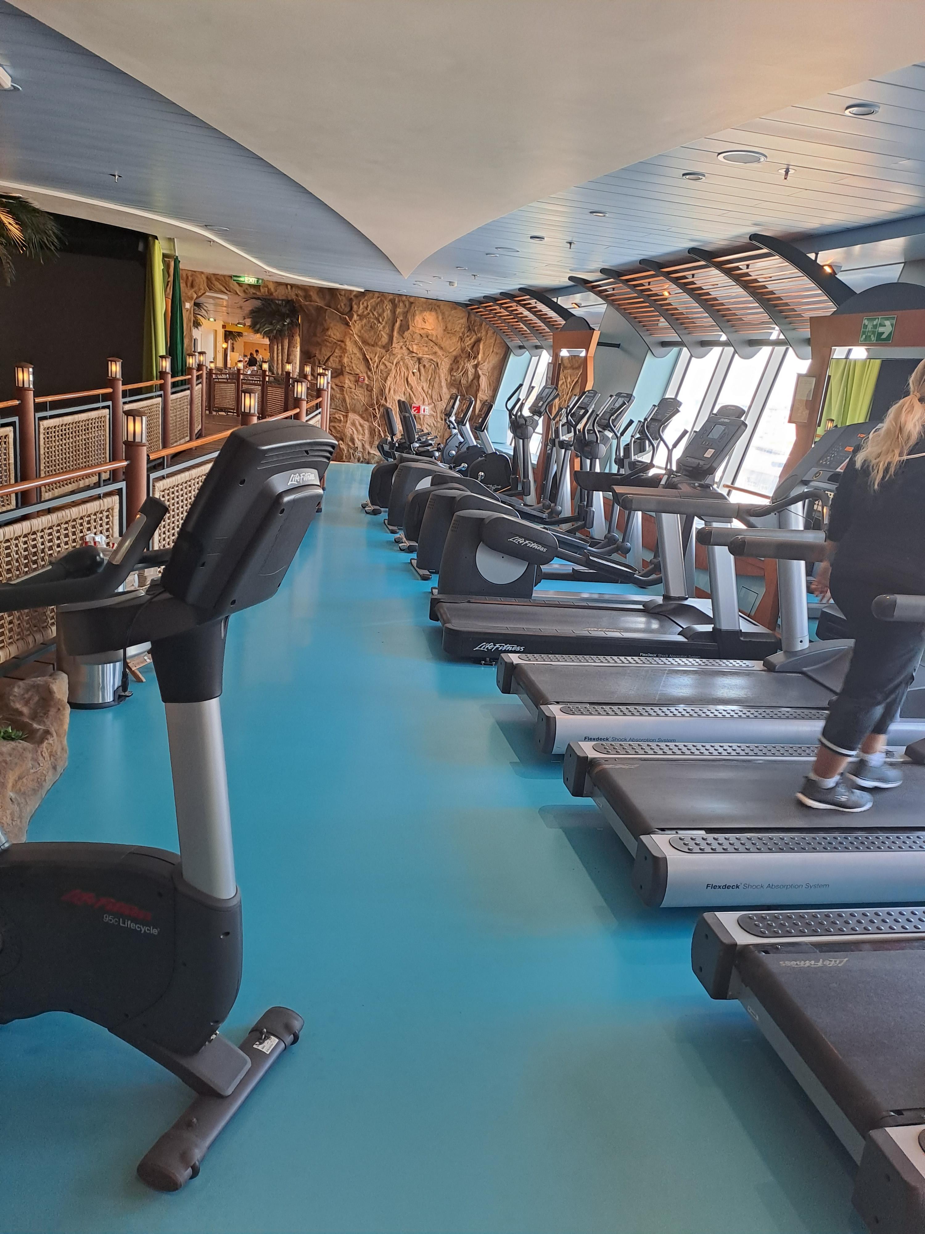 The Ultimate Life on Board Experience: Onboard Amenities & Activities